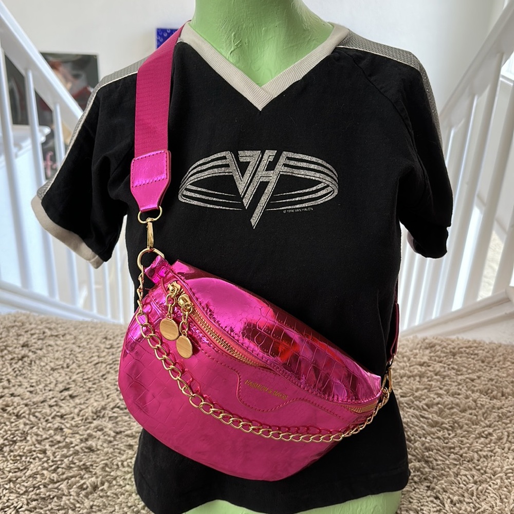 Brand New Hot Pink, Shiny Crocodile Style With A Litt… - Gem